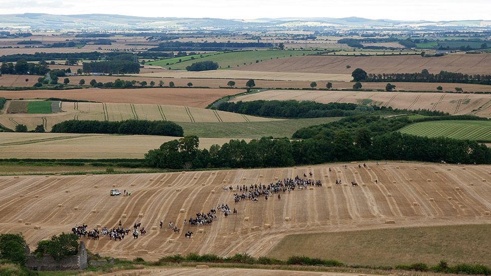 In pictures: Flodden Day in Coldstream - BBC News