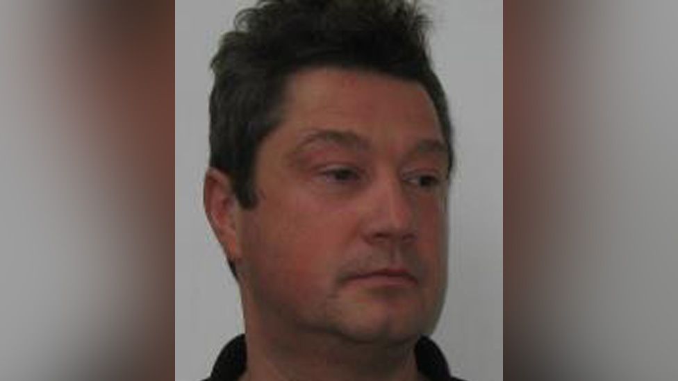 Ex-police inspector jailed for role in drugs gang - BBC News