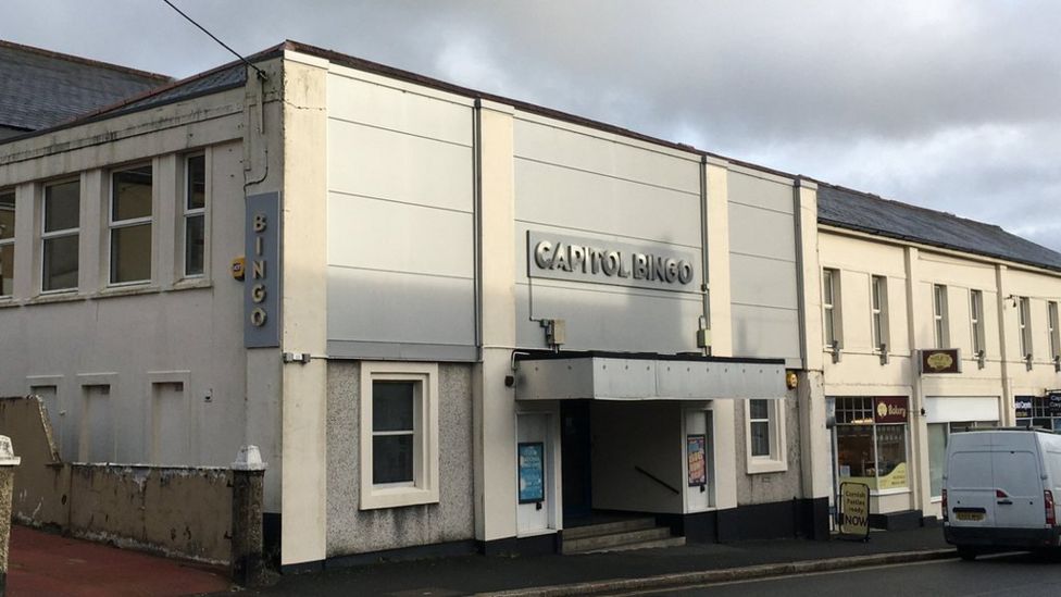 One of Cornwall's last bingo halls put up for sale - BBC News