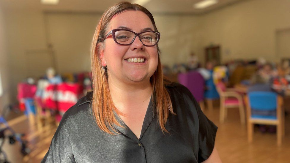 Winter warmth packs on offer at Northampton day care centre - BBC News