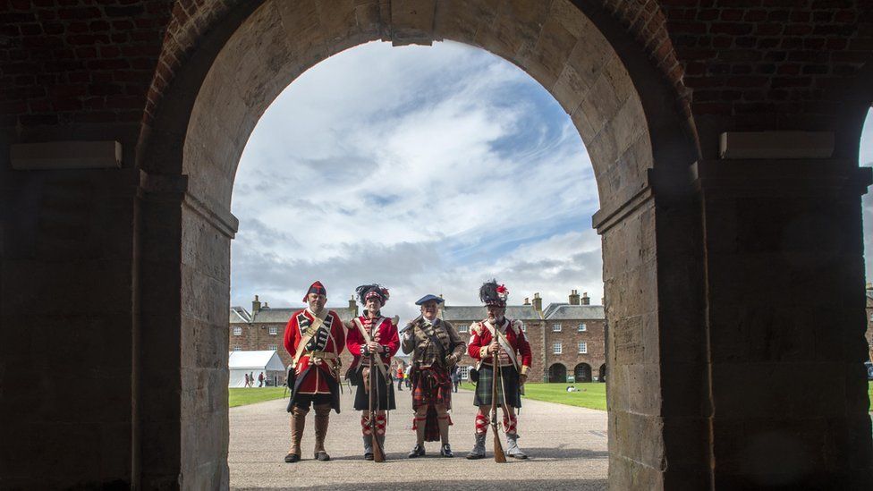 Visitors celebrate 250th anniversary at Fort George - BBC News