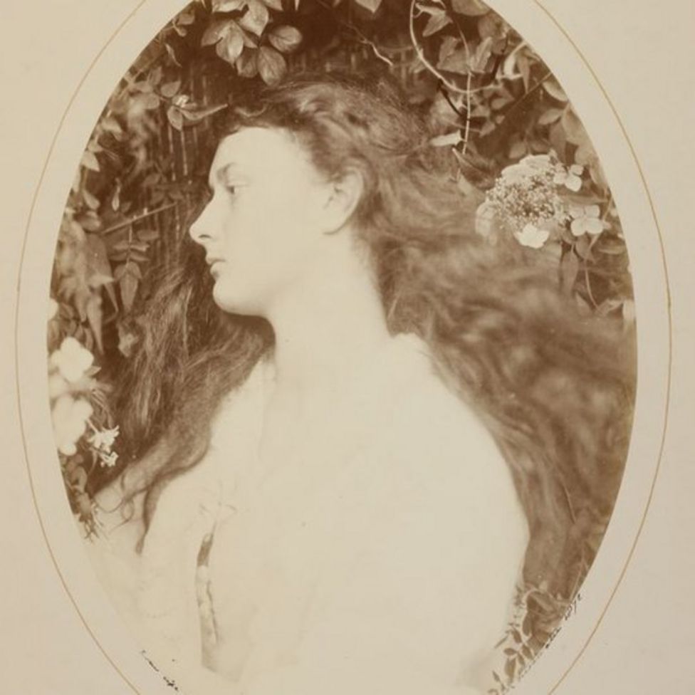 Lewis Carroll's pictures of the real Alice to go on display - BBC News