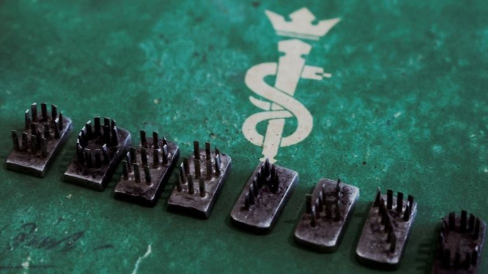 'Auschwitz tattoo kit' claim put in doubt by Yad Vashem - BBC News