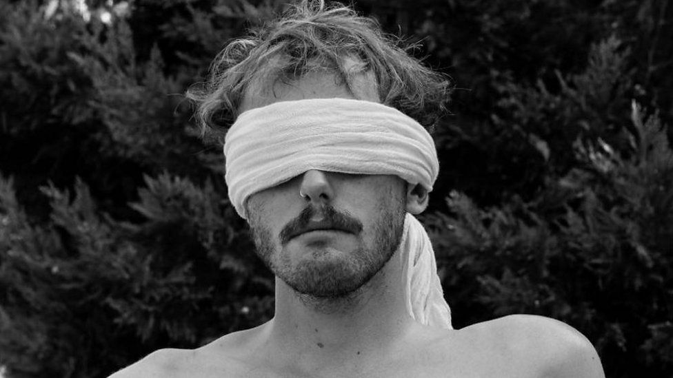 Muscular dystrophy: Photographer Jack Moyse's art helps him cope - BBC News