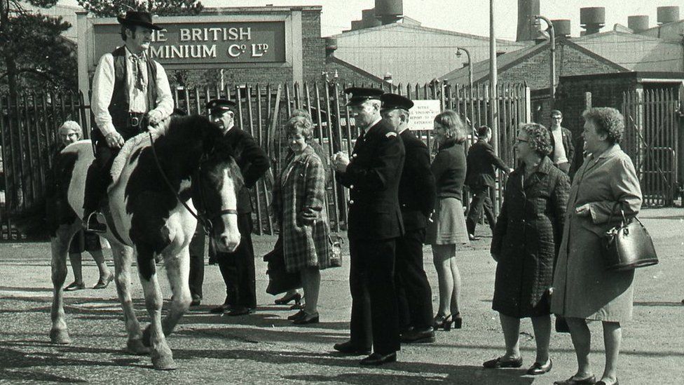 How Falkirk's metal workers became cowboy film stars - BBC News