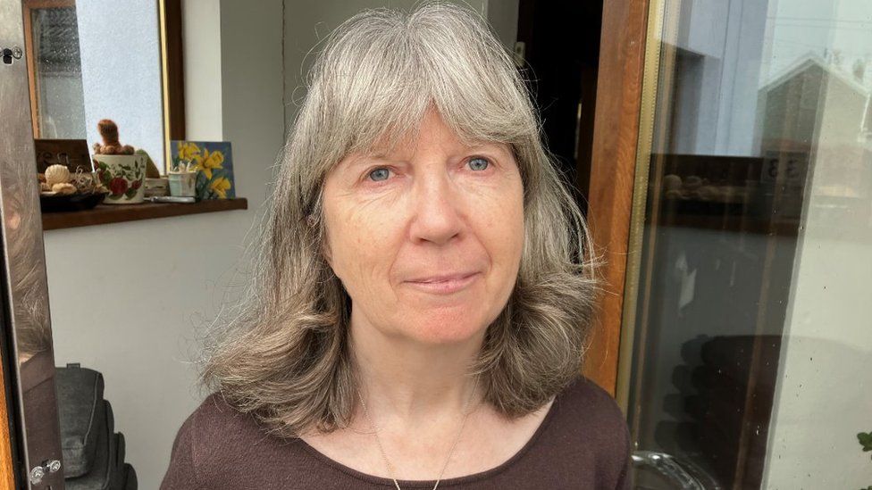 Y Gymraeg: 'Angen rhoi'r Cyfrifiad mewn cyd-destun' - BBC Cymru Fyw