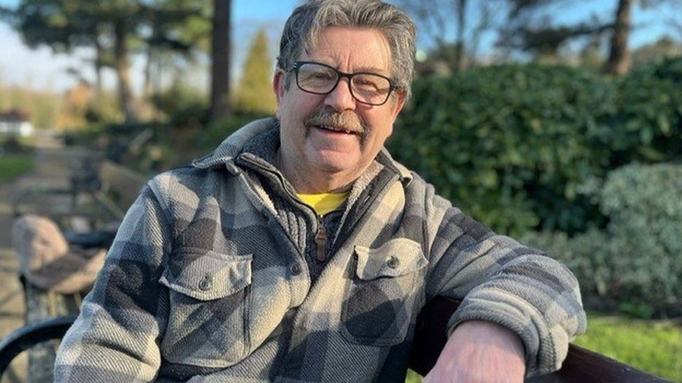 Displaced Ukrainian performers tour England - BBC News