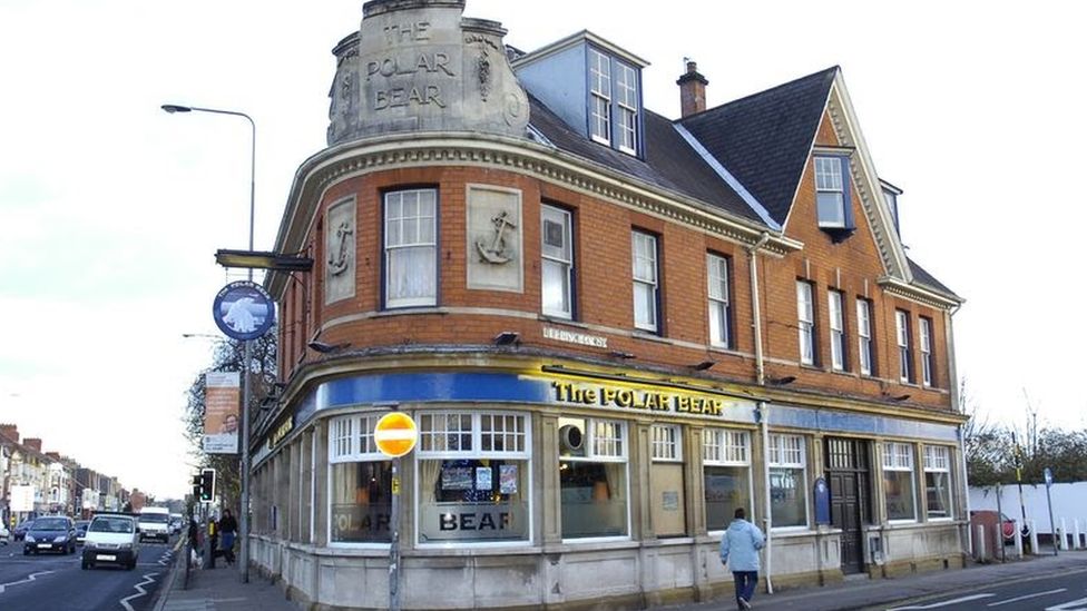 Hull Welly Club: At risk music venue saved from closure - BBC News