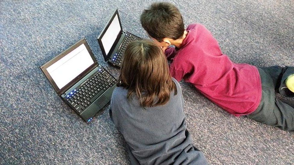 A quarter of Childline calls on bullying involve online abuse - BBC News