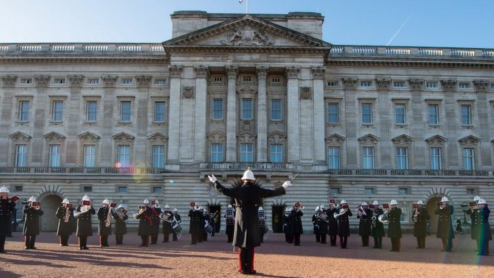 Sailors perform Changing the Guard in historic first - BBC News