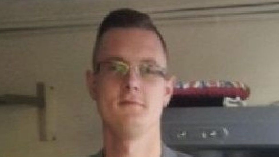 Murder charge after Halesowen street stabbing - BBC News