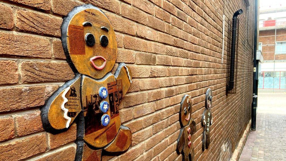 Ormskirk's Viking mural criticised for 'looking like a comic' - BBC News