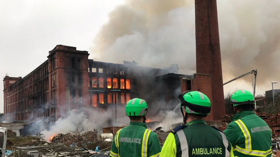 Oldham Maple Mill fire: Building 'still dangerous' - BBC News