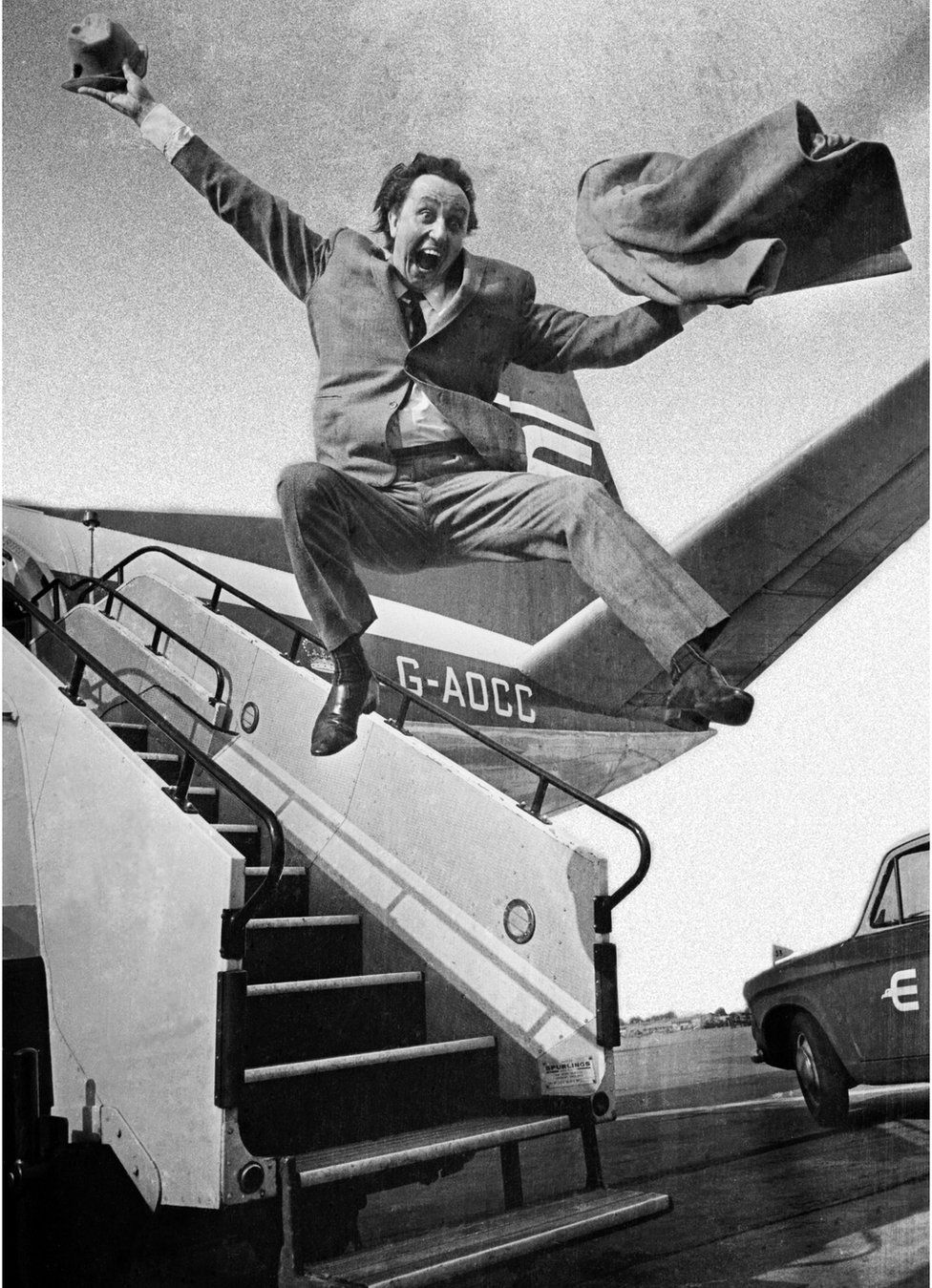 In pictures: Sir Ken Dodd - BBC News