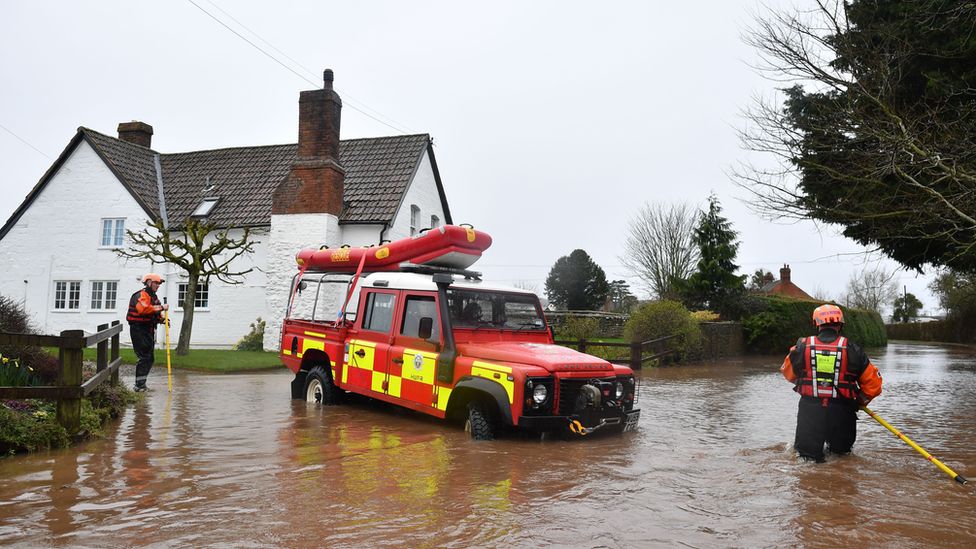 Climate change: Future floods will delay emergency response - BBC News