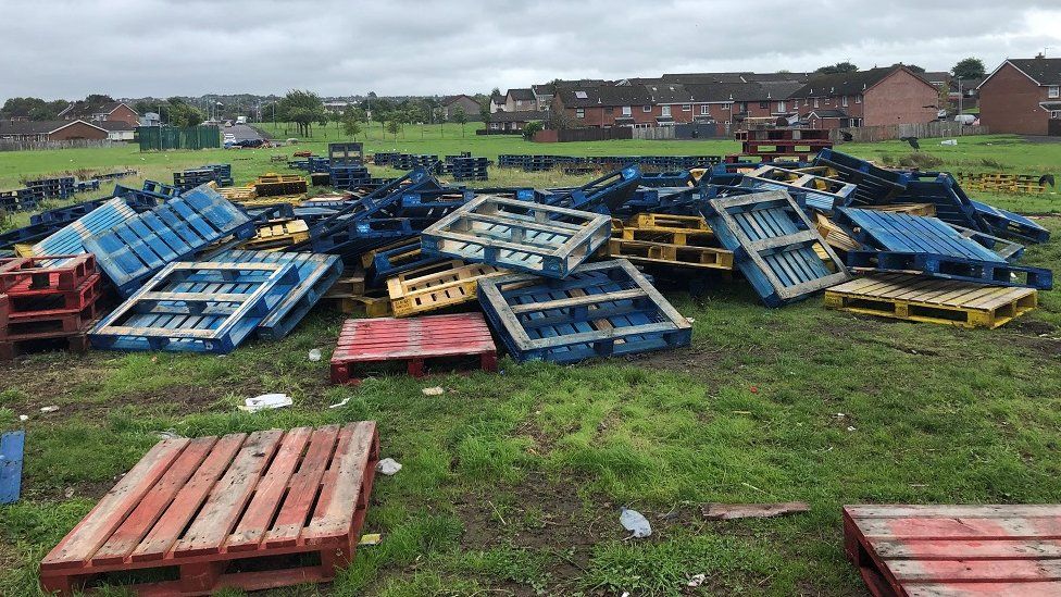 Londonderry: Residents warn of injury ahead of bonfire - BBC News