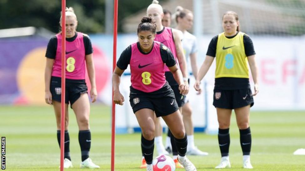 Euro 2022: England defender Jess Carter embraces role in Euros squad ...