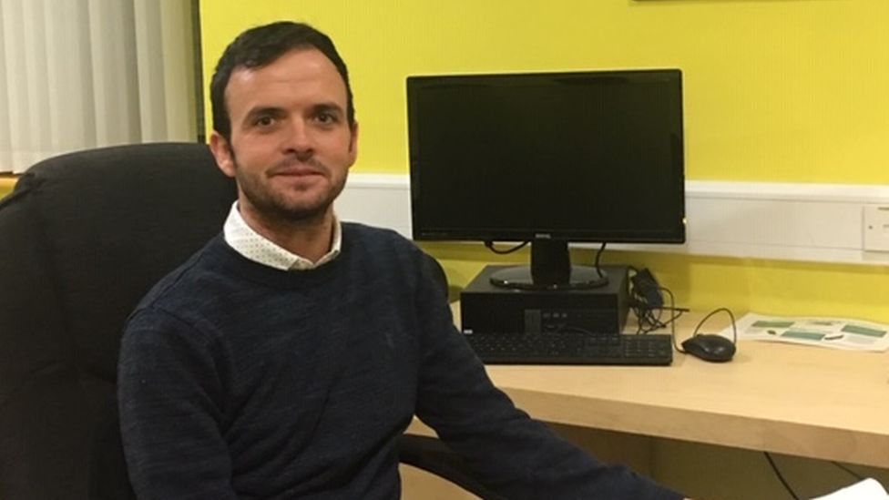 Chronic pain affects 400,000 people in NI - BBC News