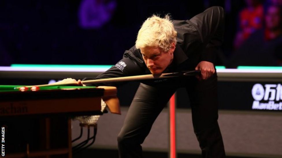 Welsh Open: Neil Robertson into third round with Mark Joyce win - BBC Sport