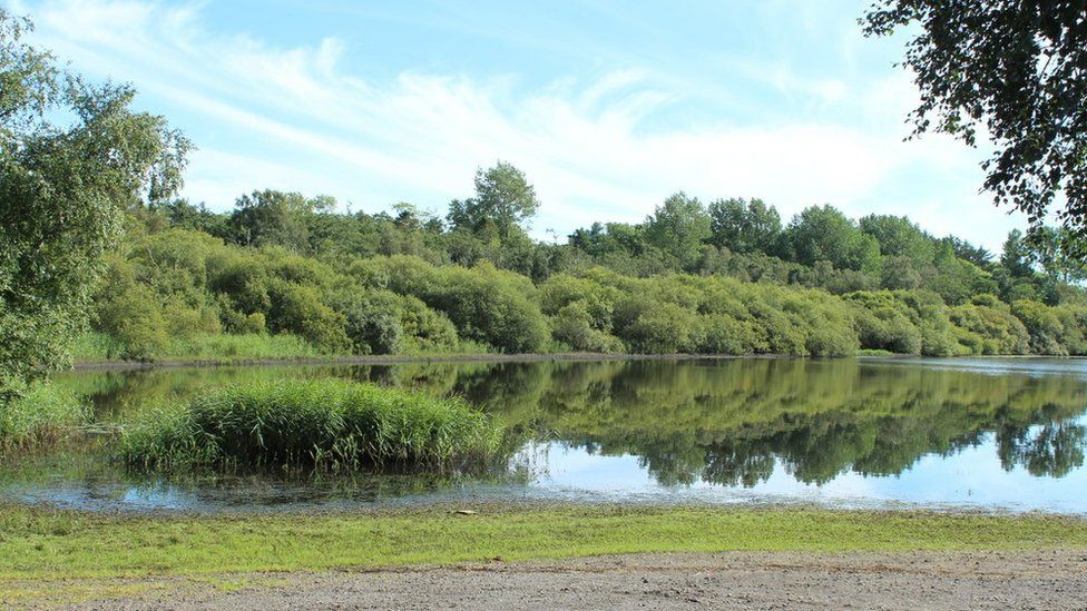 Man dies after boat overturns on loch near Coylton - BBC News