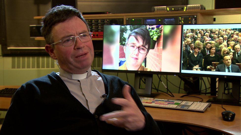 Priest at Lyra McKee funeral 'was moved to tears' - BBC News