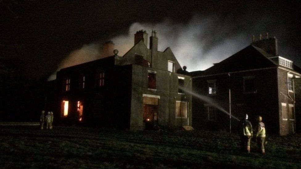 Woolsington Hall fire treated as arson - BBC News