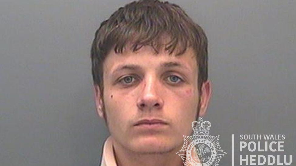 Brothers sentenced for attack outside Cardiff mosque - BBC News