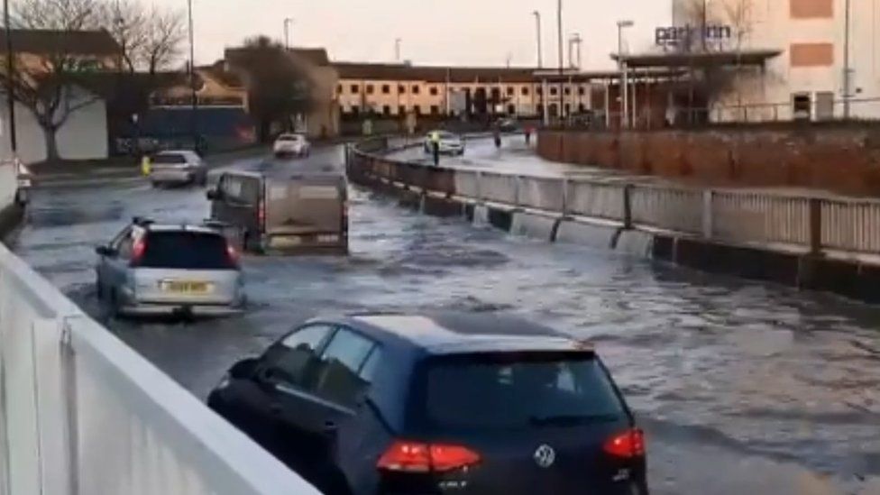 Peterborough flooding closes Bourges Boulevard 'until next week' - BBC News