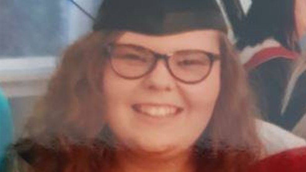 Laurie Jones: Safety barriers call after nurse crash death - BBC News