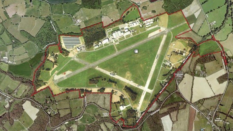 Dunsfold houses: Plan for 1,800 homes approved - BBC News