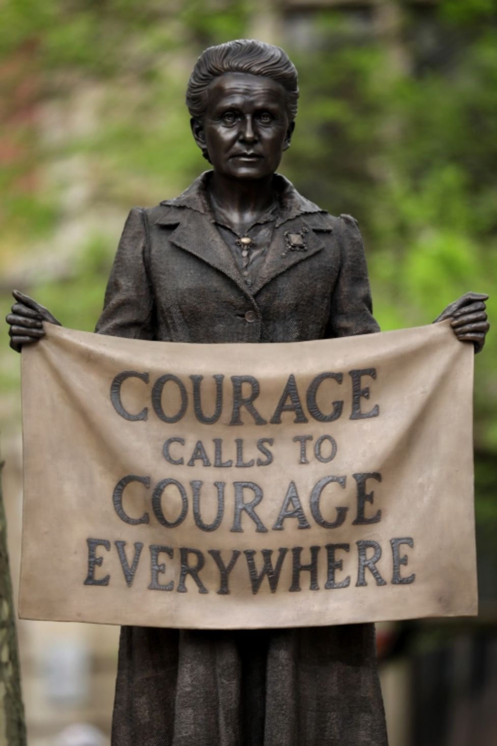 Millicent Fawcett: New statue unveiled in Parliament Square - BBC Newsround