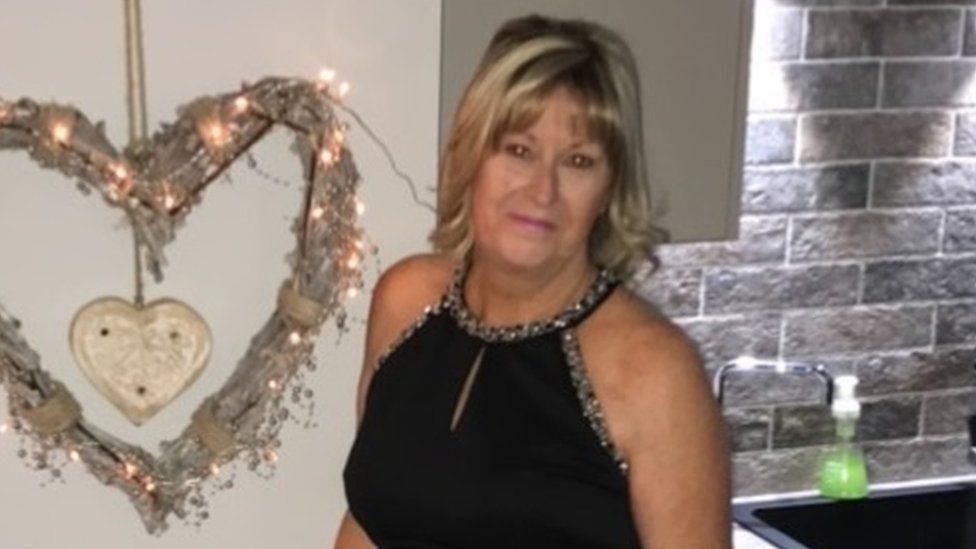 Rochdale hit-and-run: Family pays tribute to woman killed - BBC News