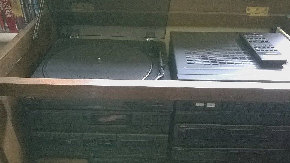 Is there a place for old tech in the 21st Century? - BBC News