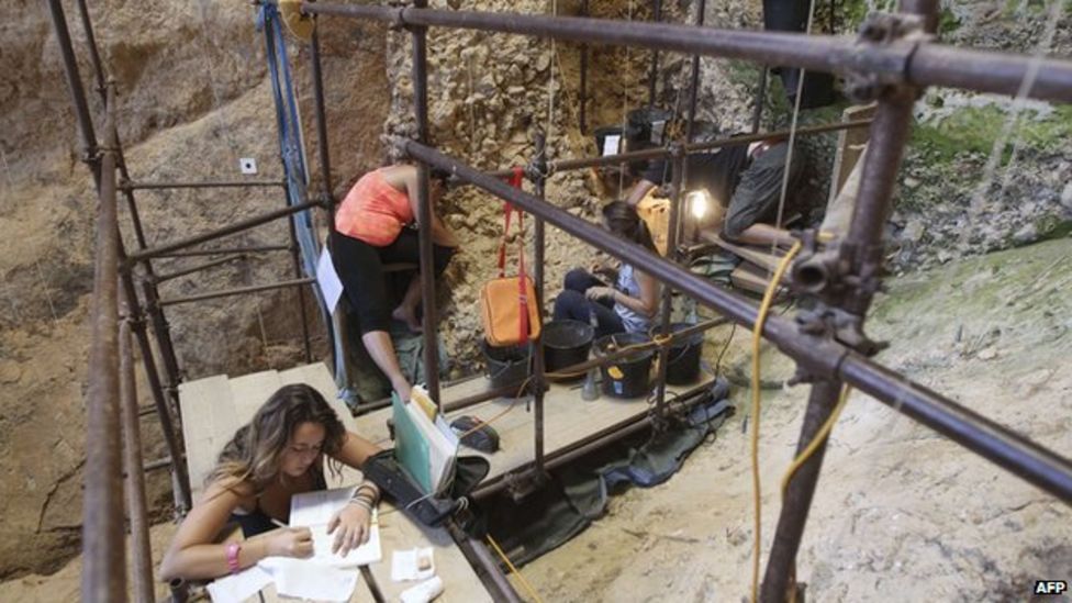Ancient tooth found in French cave - BBC News