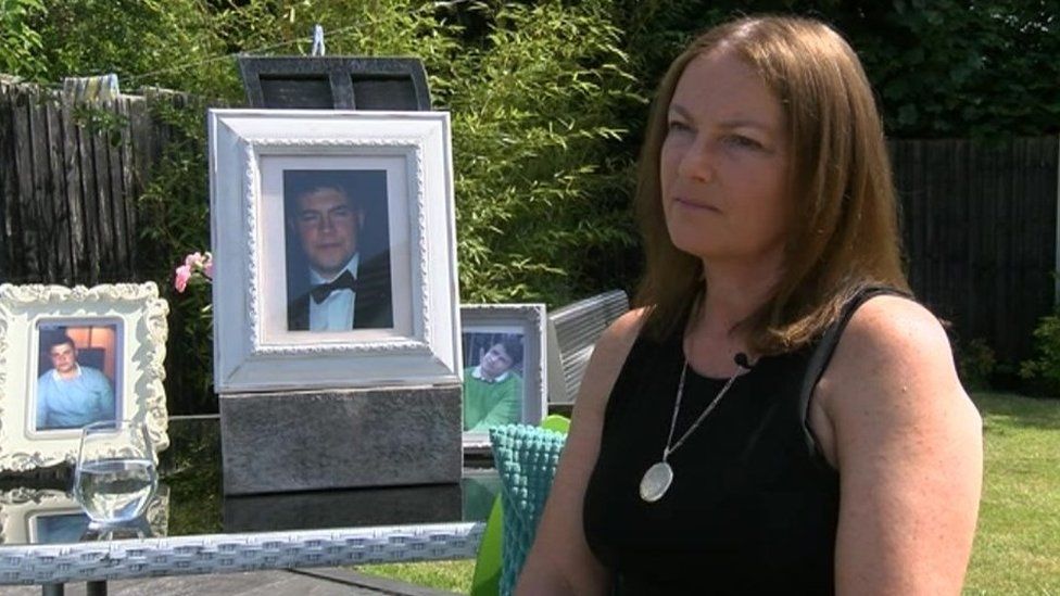 Tom Kirwan: Stab victim's mother speaks of loss a decade on - BBC News