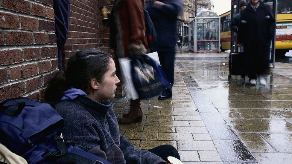 Homelessness: Property owners paid to try and end housing crisis - BBC News