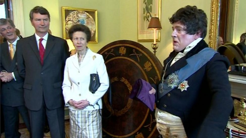 Waterloo 200th anniversary: Victory dispatch arrival re-enacted - BBC News