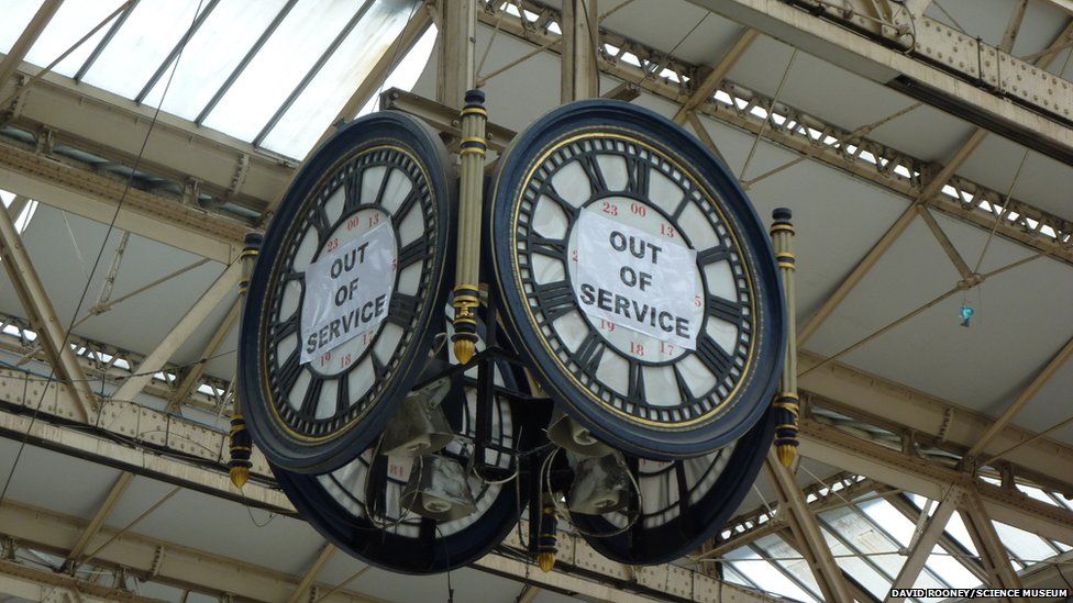 Who, What, Why: Why do clocks like Big Ben's run slow? - BBC News