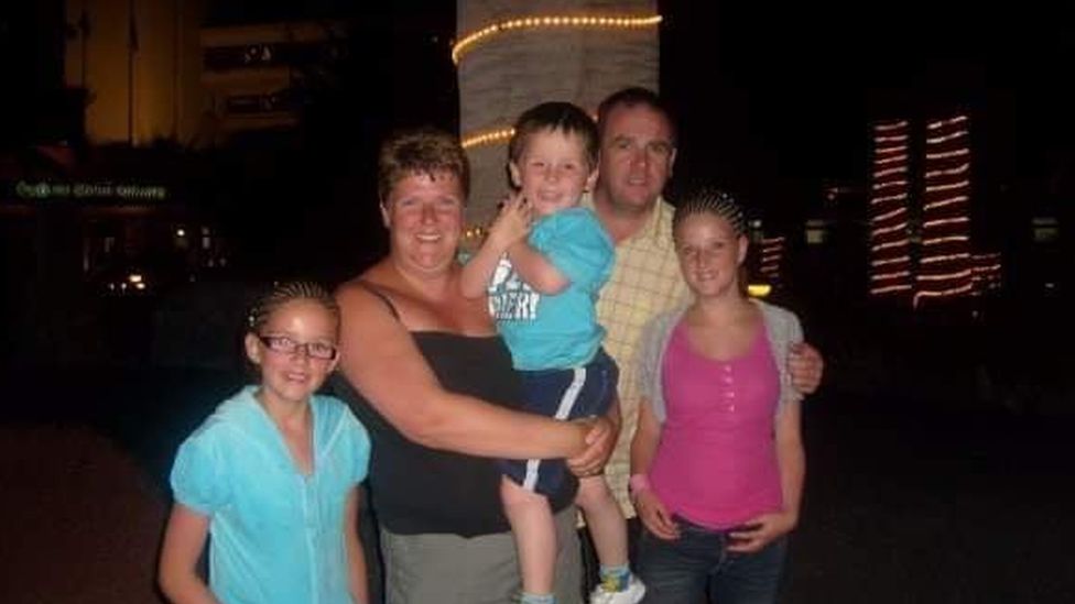 Motor Niwron: Siwrna Sioned - BBC Cymru Fyw