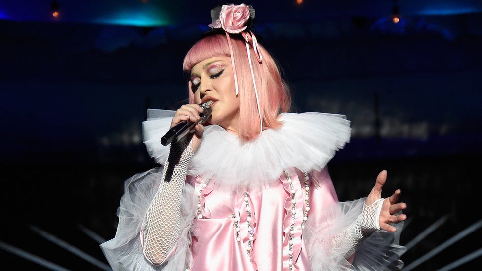 Entertainment Week in Pictures: 4-10 Dec - BBC News