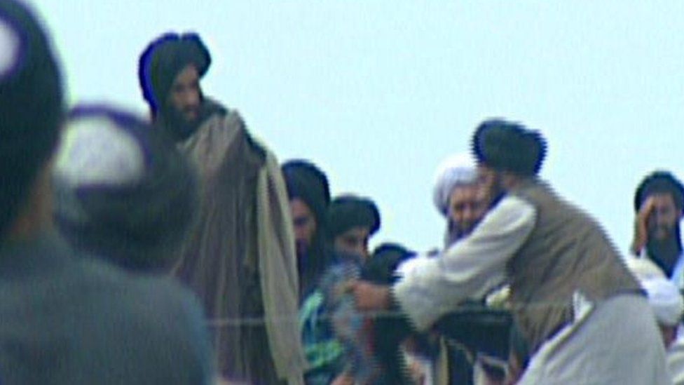 Taliban leader Mullah Omar backs Afghanistan peace talks - BBC News