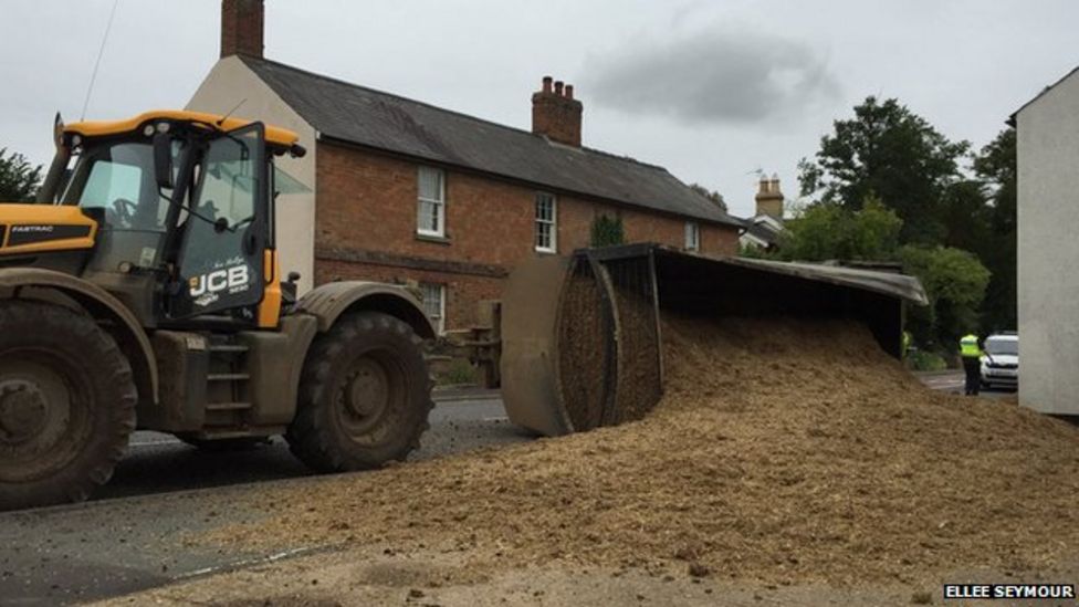 Tractor house crash scene in Wilburton 'like a war zone' - BBC News
