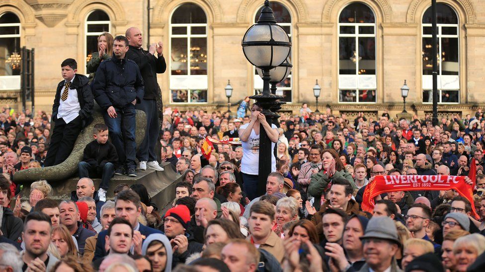 Thousands attend Hillsborough vigil in Liverpool - BBC News