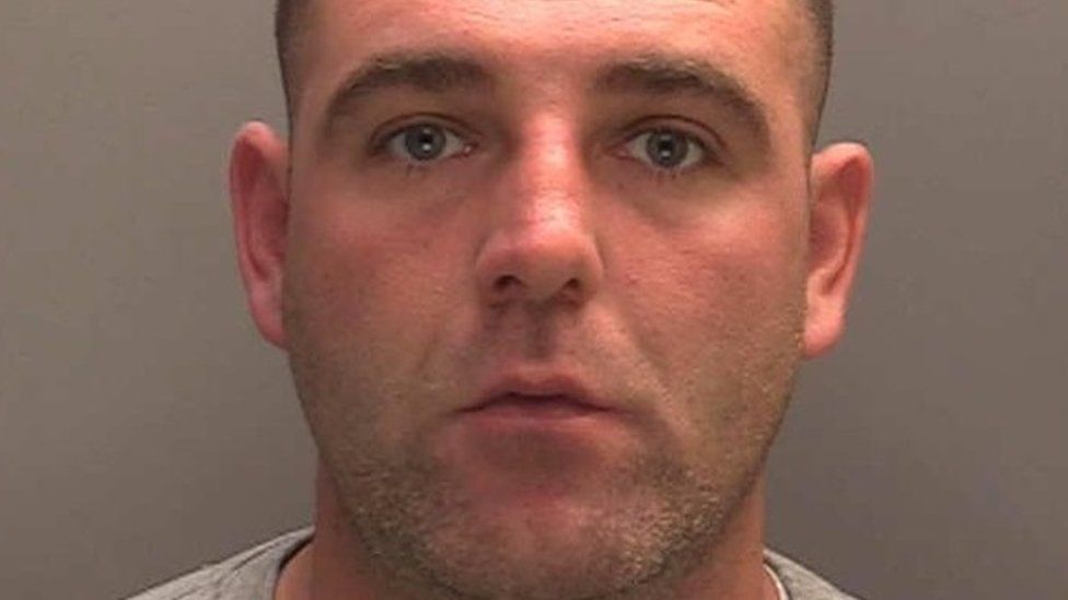 Thomas Edmunds: Man jailed for manslaughter over robbery killing - BBC News