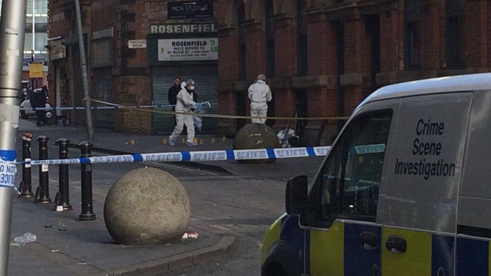 Man critical after Manchester city centre 'fight' stabbing - BBC News