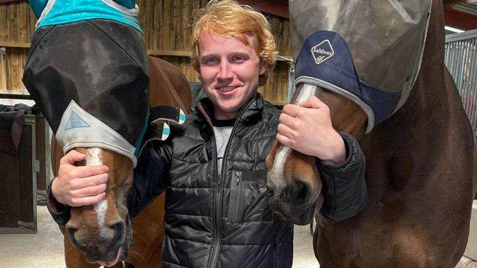 Family pay tribute to showjumper Max Berry after crash - BBC News