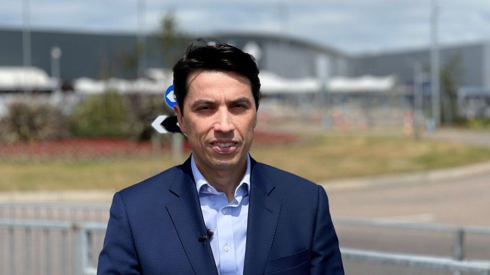 Luton Airport is ready for summer rush says boss - BBC News