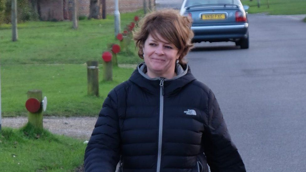 Ruth Perry looked in physical pain after Ofsted inspection, inquest hears - BBC News