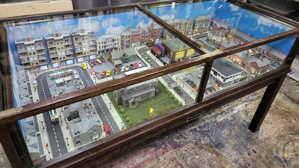 Only Fools and Horses fan creates model Peckham - BBC News