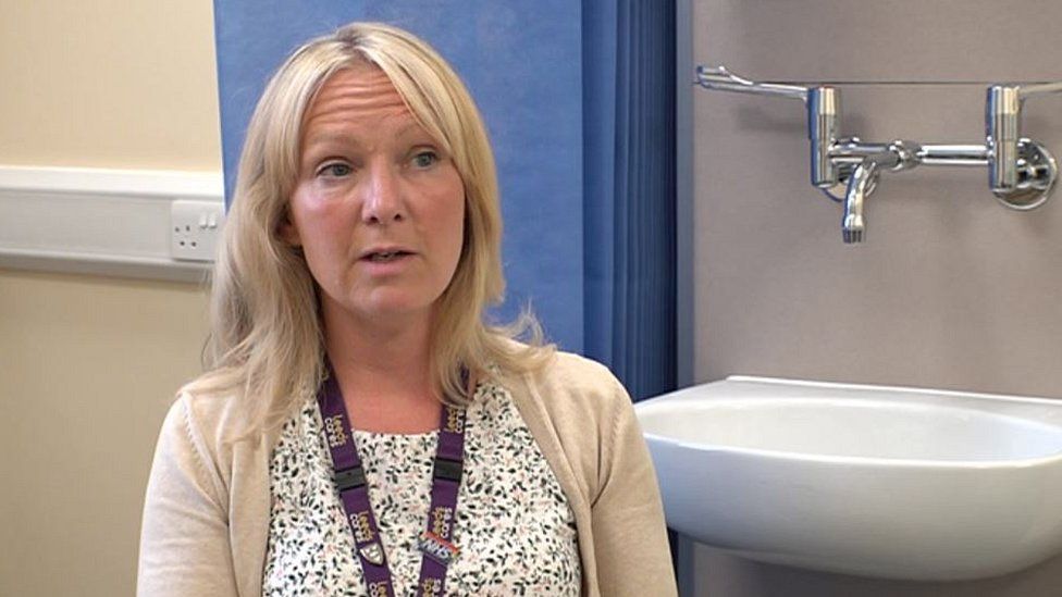 Child obesity: Specialist clinic opens in Leeds - BBC News